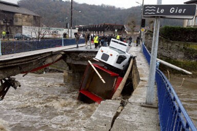 Powódź stulecia we Francji - Wiadomości