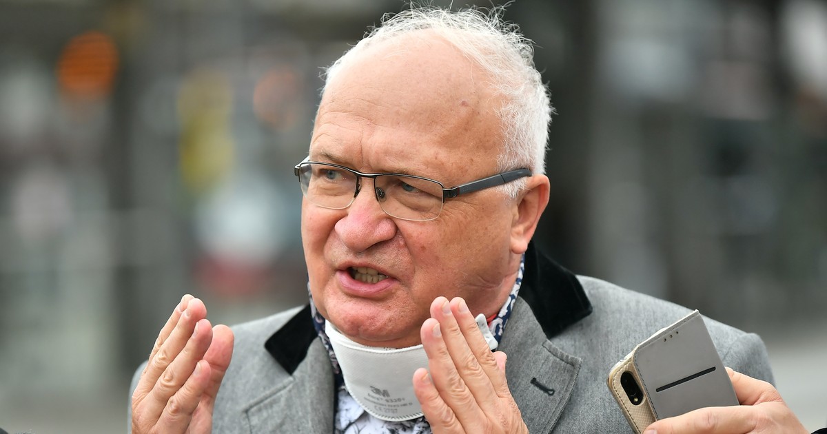 COVID-19. Prof. Krzysztof Simon o obostrzeniach | Newsweek