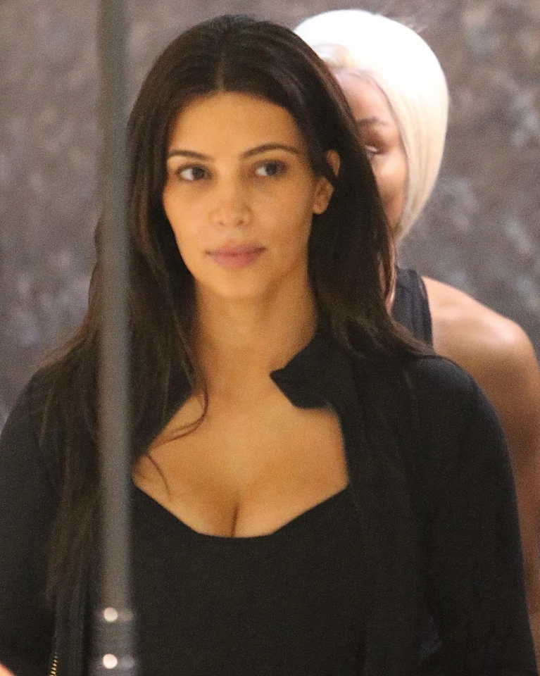 Kim Kardashian bez makijażu - Uroda Kim Kardashian bez makijażu - Uroda