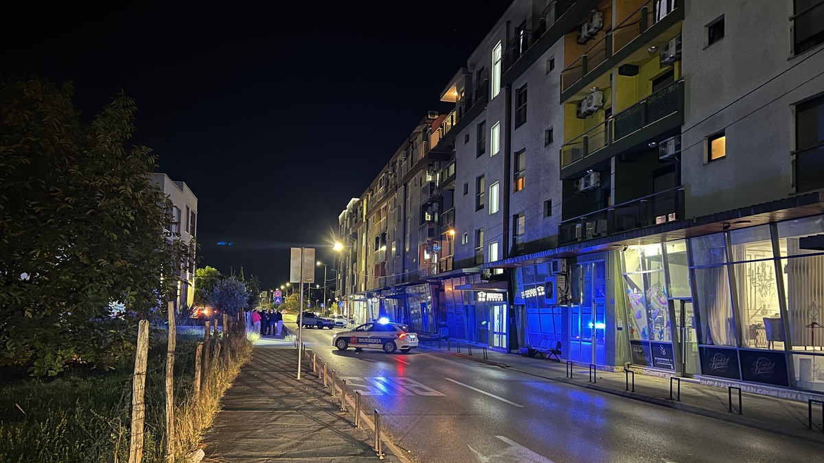 Pozanto stanje bebe (1) koja je pala sa četvrtog sprata zgrade u Podgorici - Blic