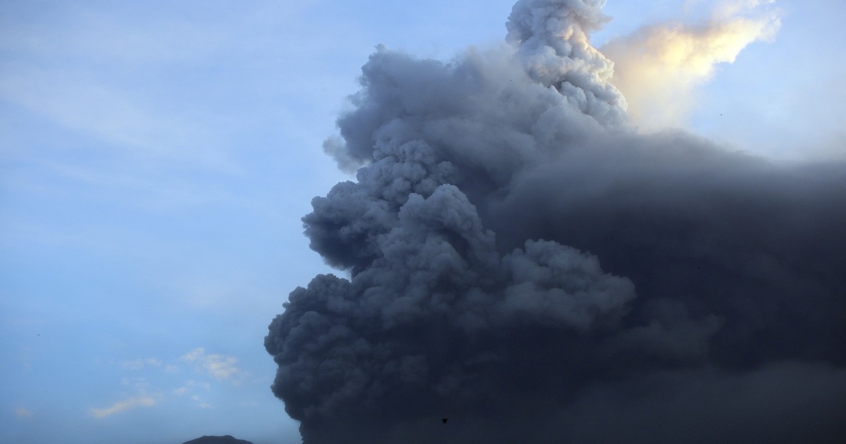 Erupcja wulkanu w Indonezji. Alarm dla linii lotniczych. Odwołane loty