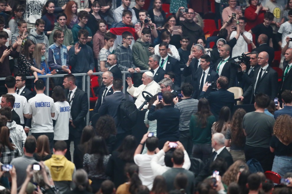 Ferenc pápa a Papp László Budapest Sportarénába megy, fotók - Blikk