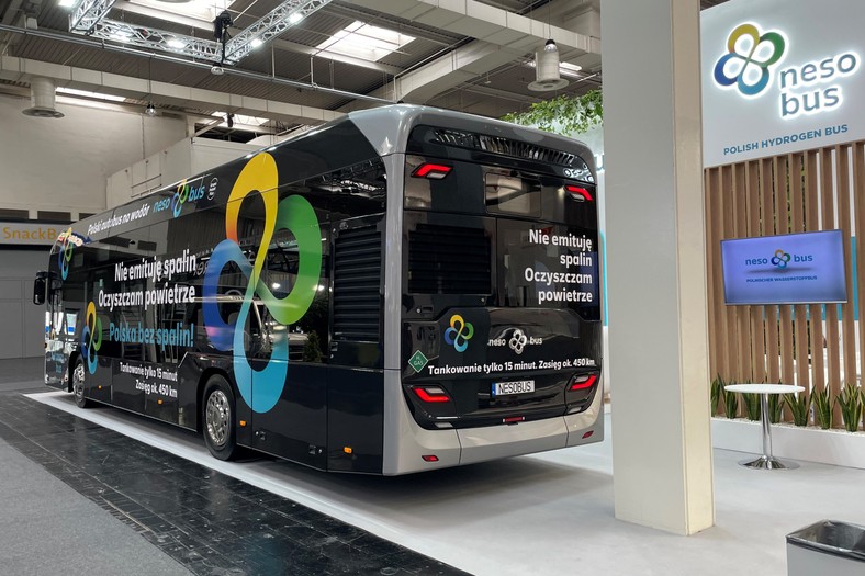 Siedziałem w polskim autobusie wodorowym NesoBus na targach IAA ...
