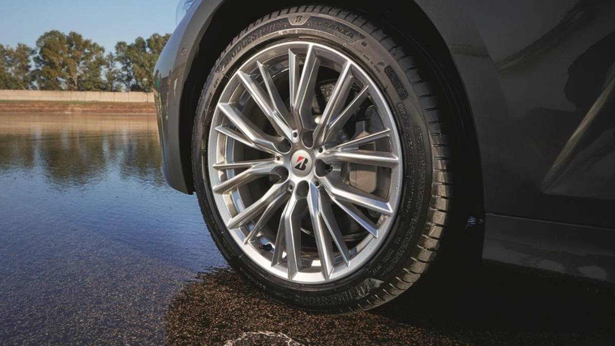 Bridgestone Turanza 6. Sprawdziliśmy nowe opony. Na mokrej drodze robią ...