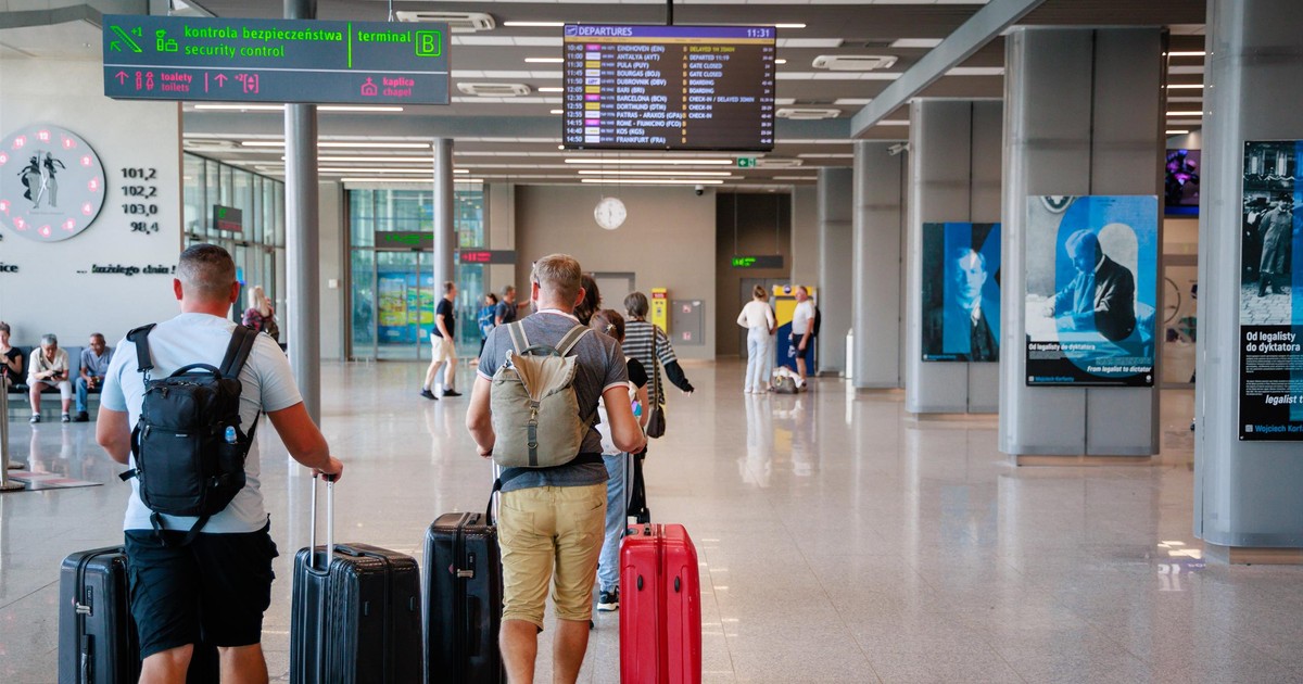 Bonusy za karanie pasażerów na lotniskach. Ujawnili, co robią tanie linie lotnicze