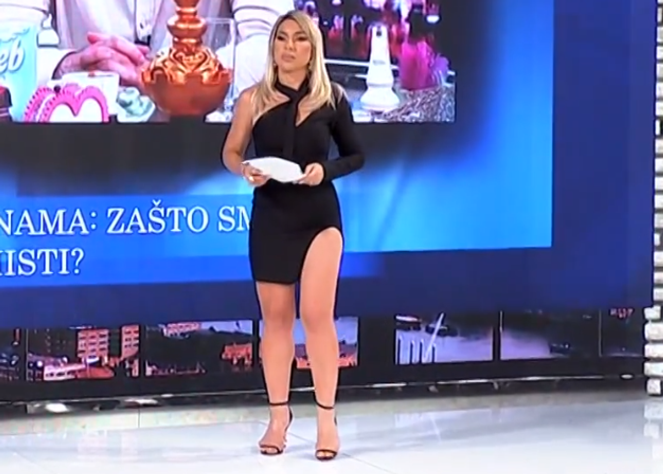 Jovana Jeremić sa šlicem do kuka ušetala u studio: U ovom izdanju vodi Jutarnji - Blic