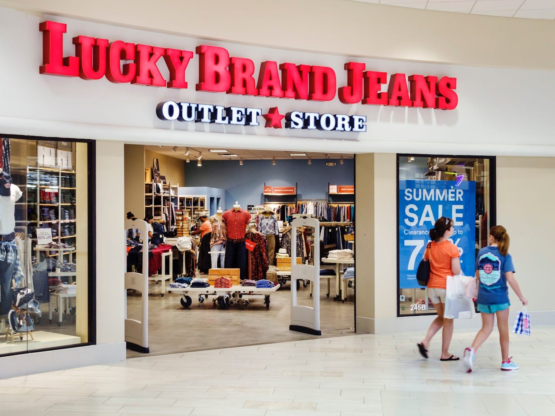 The rise and fall of Lucky Brand, the once-beloved mall brand and ...