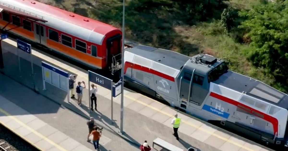 Pierwsza lokomotywa wodorowa Orlenu już na torach. Jest wideo z przejazdu