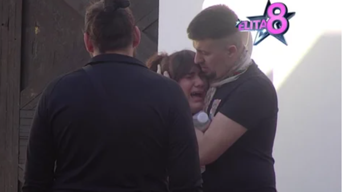 Ana Nikolić jeca na sav glas zbog smrti oca, Radeta Vasića: Cimeri je drže da ne padne - Blic