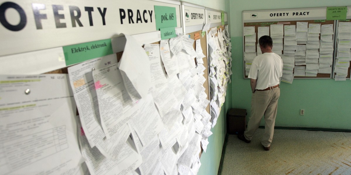 Emeryci wracają do pracy. ZUS ujawnia skalę i powody tego trendu