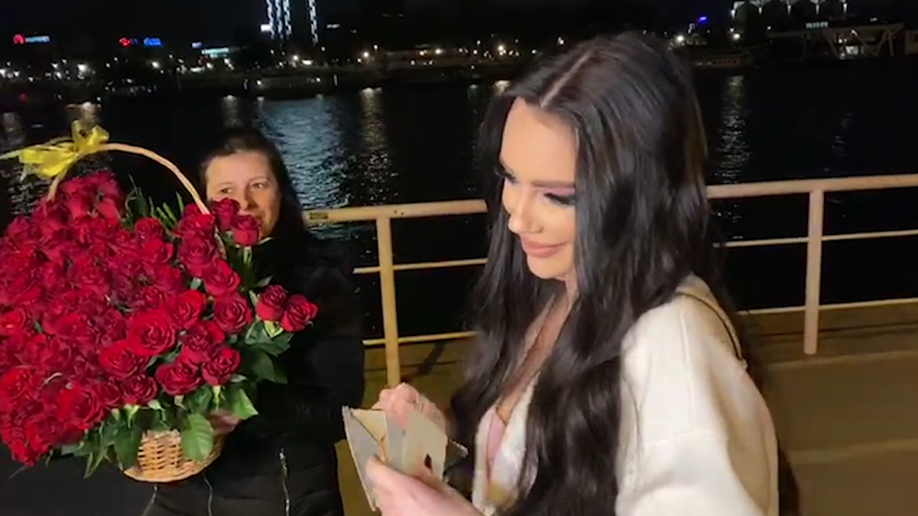 katarina grujic obozavatelj poklon 1001 ruza - Blic