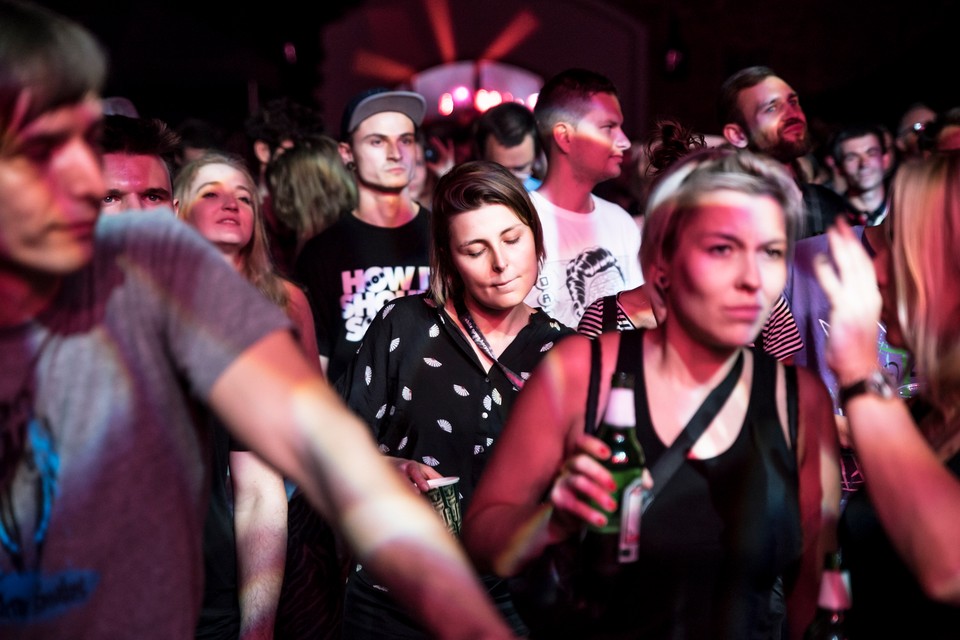 T-Mobile Nowe Horyzonty 2016. The Bug feat. Flowdan & Miss Red w ...