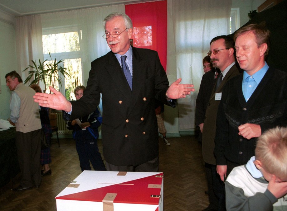 Nie żyje Andrzej Olechowski. Był drugi po Kwaśniewskim, zakładał PO
