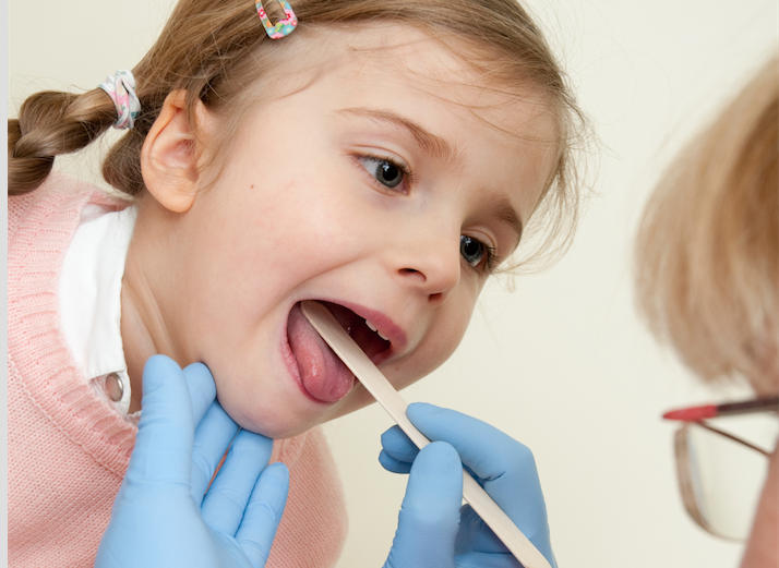 Mononukleóza u detí: Javí sa ako angína, ako rozoznať príznaky ...