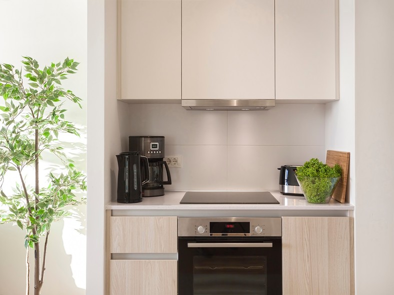 Okap kuchenny podszafkowy — jak działa i czy warto go mieć ...