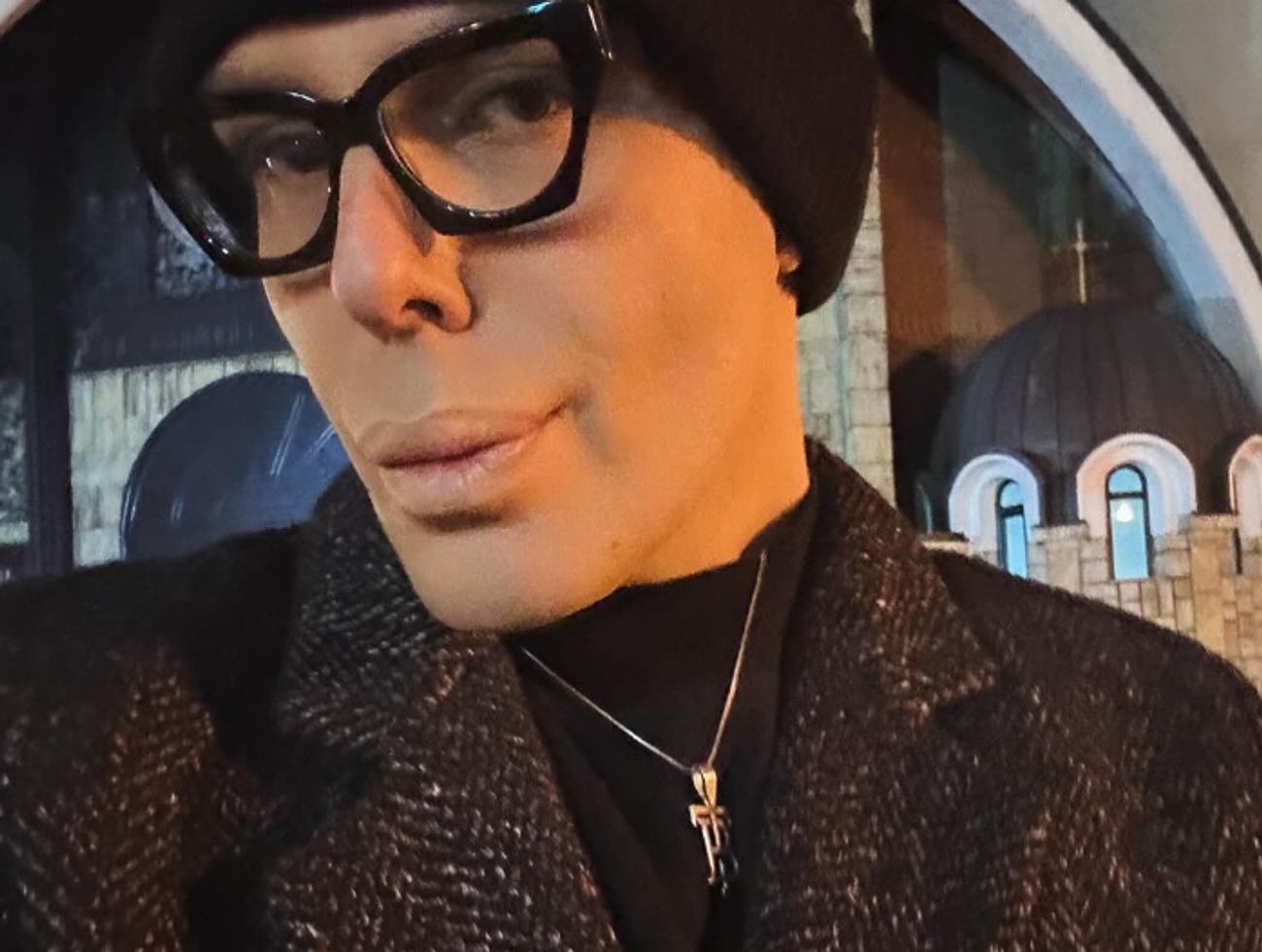 Boki 13 ispred hrama, prva fotografija po izlasku iz zatvora: "Na ...