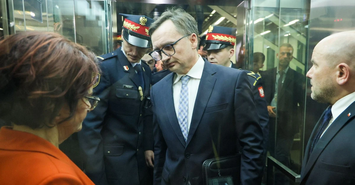 Przymusowe doprowadzenie Zbigniewa Ziobry? Decyzja komisji zapadła - Dziennik.pl
