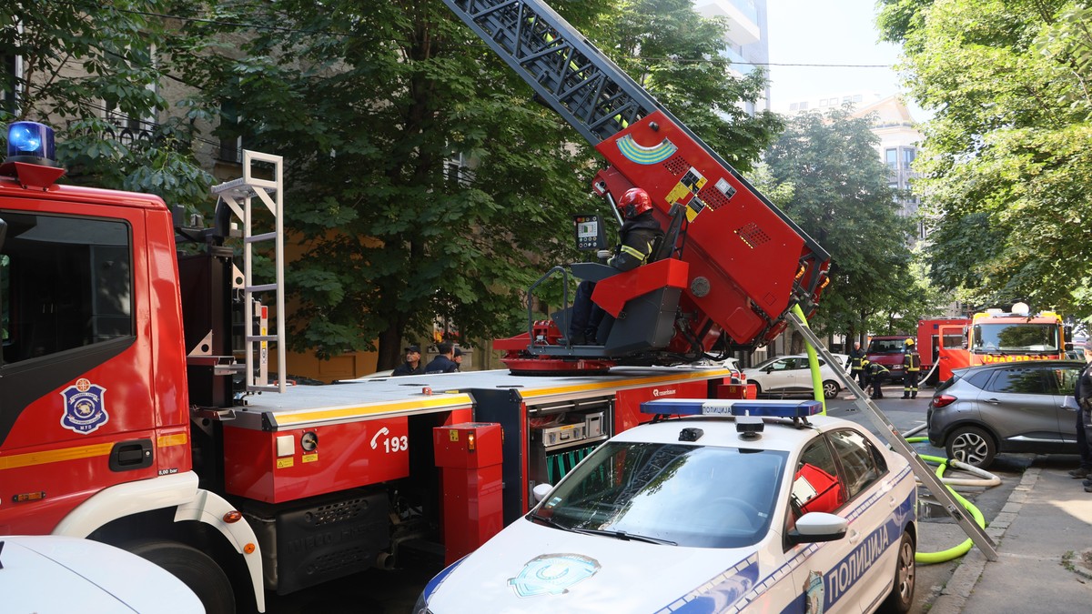 Gori stan u Zrenjaninu: Dim kulja kroz prozore, na terenu vatrogasci - Blic