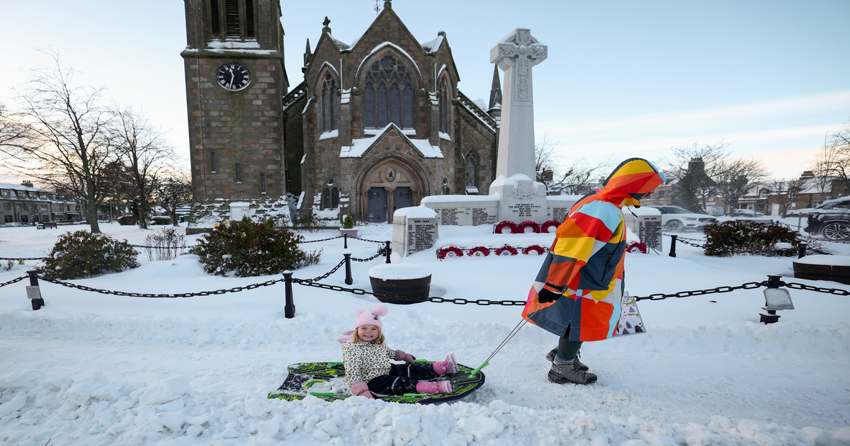 Fresh snow warnings trigger school closures and flight chaos across UK ...
