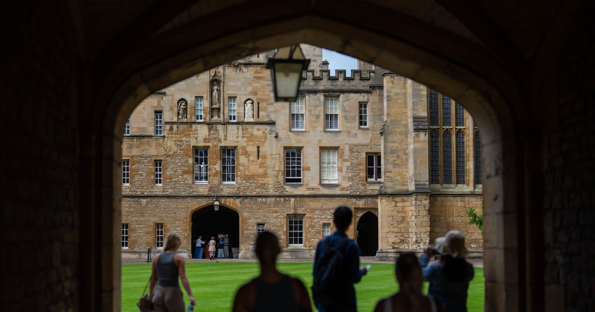 A group of Oxford University students were encouraged to use AI ...