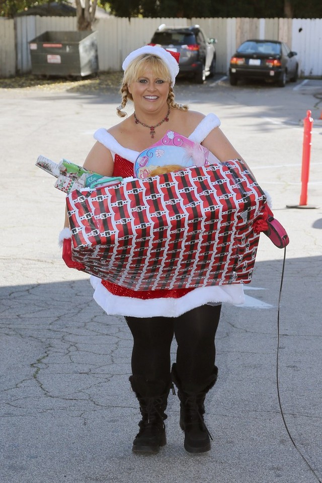 Ajay Rochester znowu zaskakuje. Tym razem w świątecznej stylizacji - Uroda