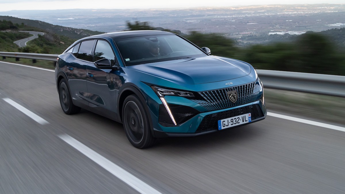 Nowy Peugeot 408 nie jest tak drapieżny, na jakiego wygląda, ale... Test