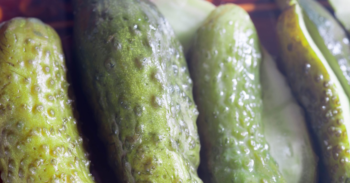 Po czym poznać zepsute ogórki kiszone? Nie chodzi o biały nalot - Onet ...