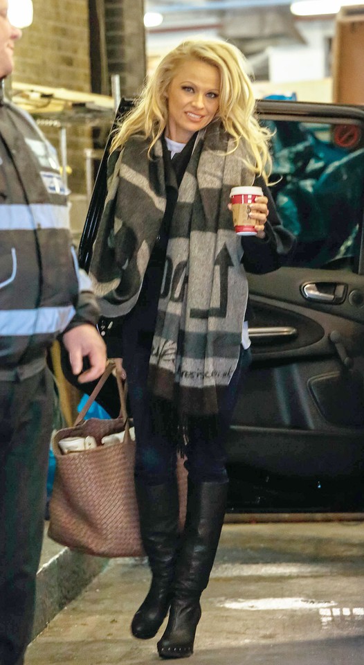 Jak teraz wygląda Pamela Anderson? - Uroda Jak teraz wygląda Pamela Anderson? - Uroda