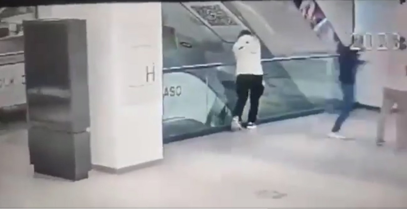 Ovo je snimak pucnjave u tržnom centru u Skoplju - Blic Ovo je snimak pucnjave u tržnom centru u Skoplju - Blic