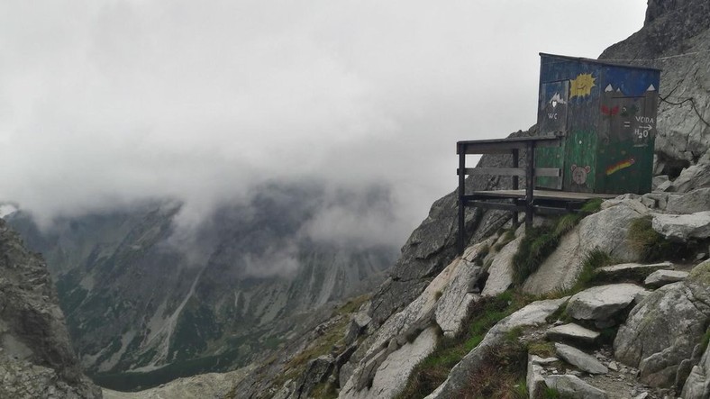 Wymiana kultowego "wychodka" w Tatrach. Koniec z "kucaniem" na szlakach ...