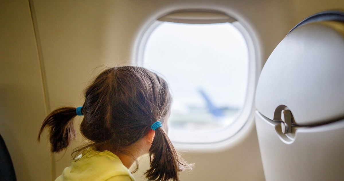 I helped a dad take care of his daughter on a 9-hour flight. I realized ...