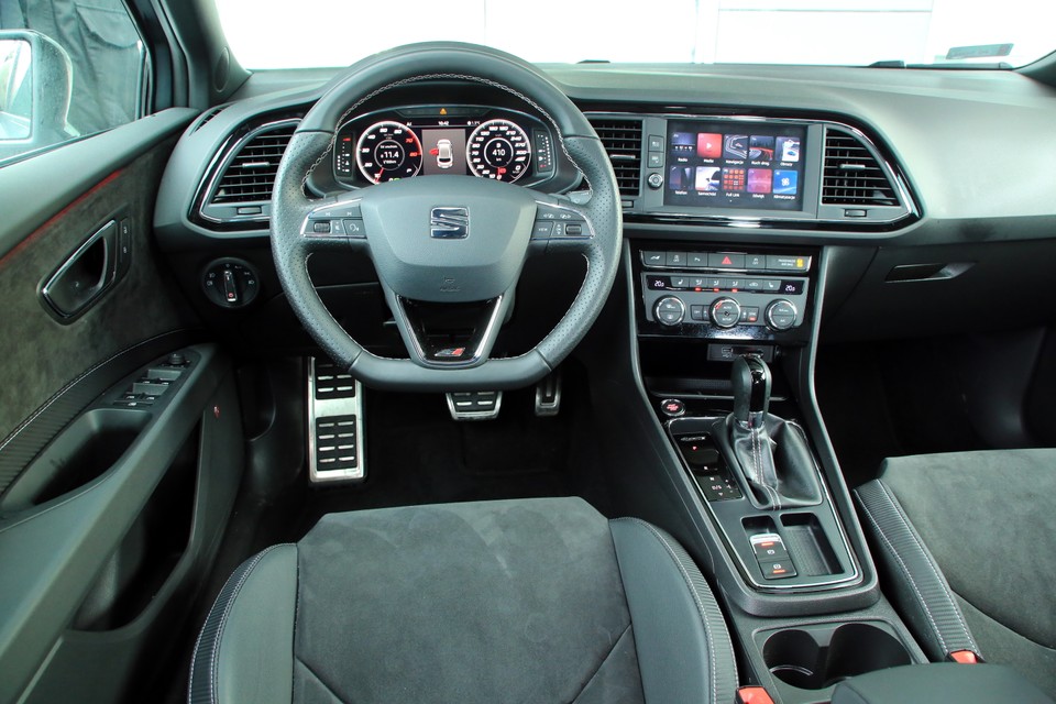 Seat Leon ST Cupra 370 Carbon – sportowe kombi po tuningu | TEST