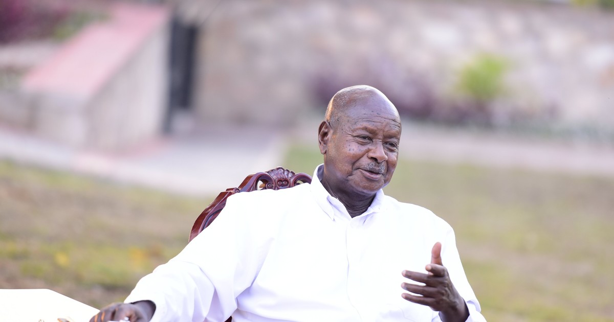 Uganda’s president disburses Shs1.2 billion to ghetto youths - here’s ...