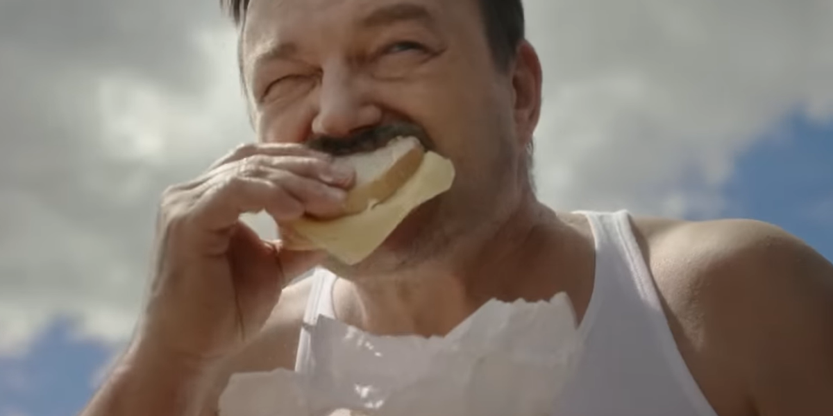 "Prawdziwy Janusz na polskiej plaży". Klip zdobywa popularność w sieci ...