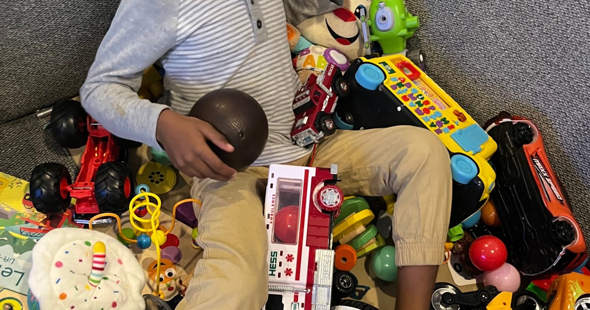 I convinced my 4-year-old to throw out dozens of junk toys with a ...