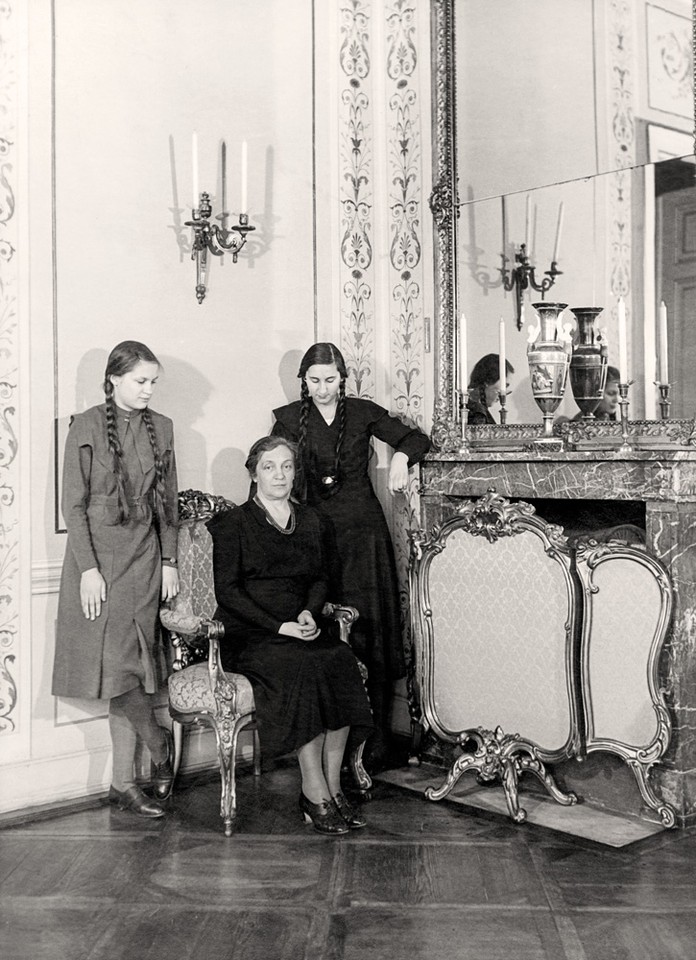 Szykowne lata 30. Wybrane zdjęcia z albumu „Warszawa lata 30.” - Moda