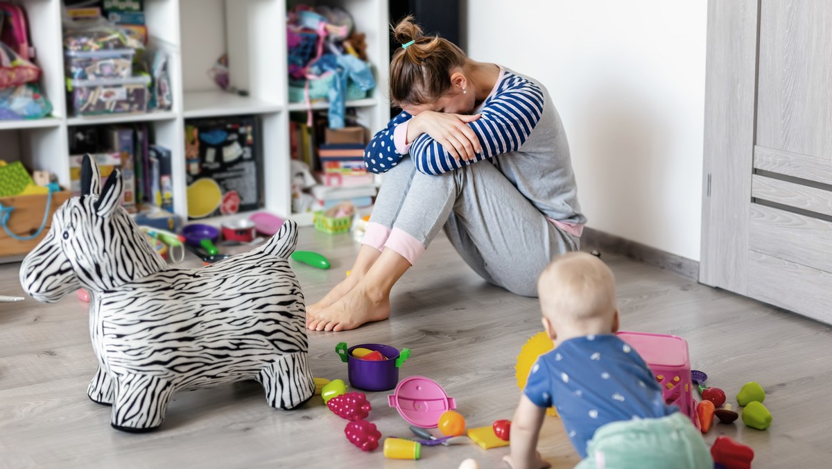 Mężowie pracują, a one zajmują się dziećmi. "Czuję się bardzo samotna ...