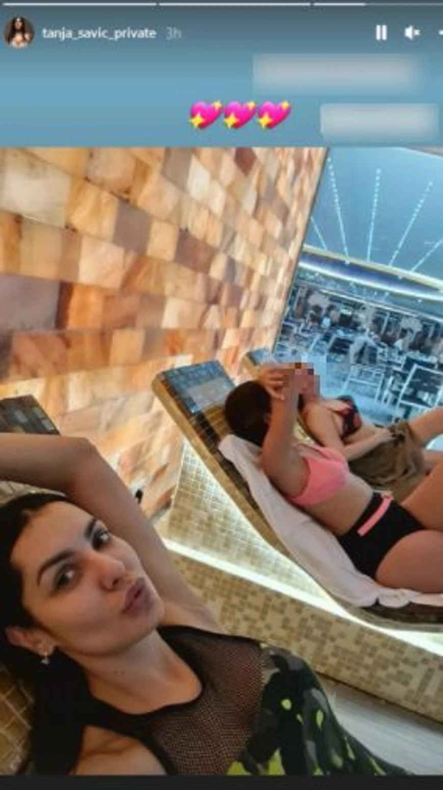 Tanja Savić UŽIVA U LUKSUZU: Pevačica se SKINULA U KUPAĆI i pozirala u ... Tanja Savić UŽIVA U LUKSUZU: Pevačica se SKINULA U KUPAĆI i pozirala u ...