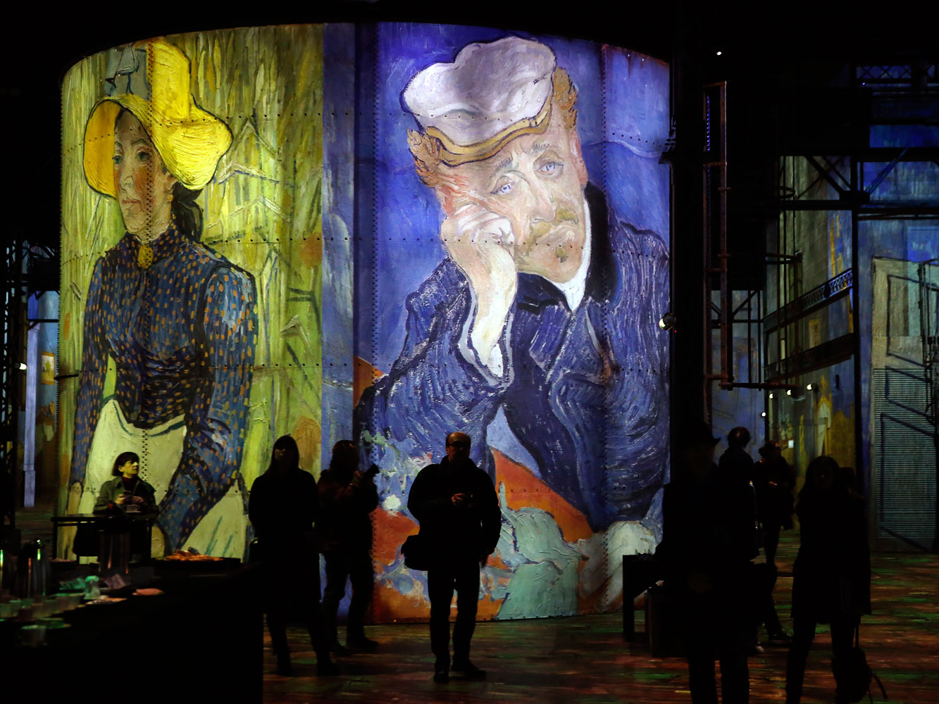 13 mesmerizing photos from the Vincent van Gogh exhibit that lets you ...
