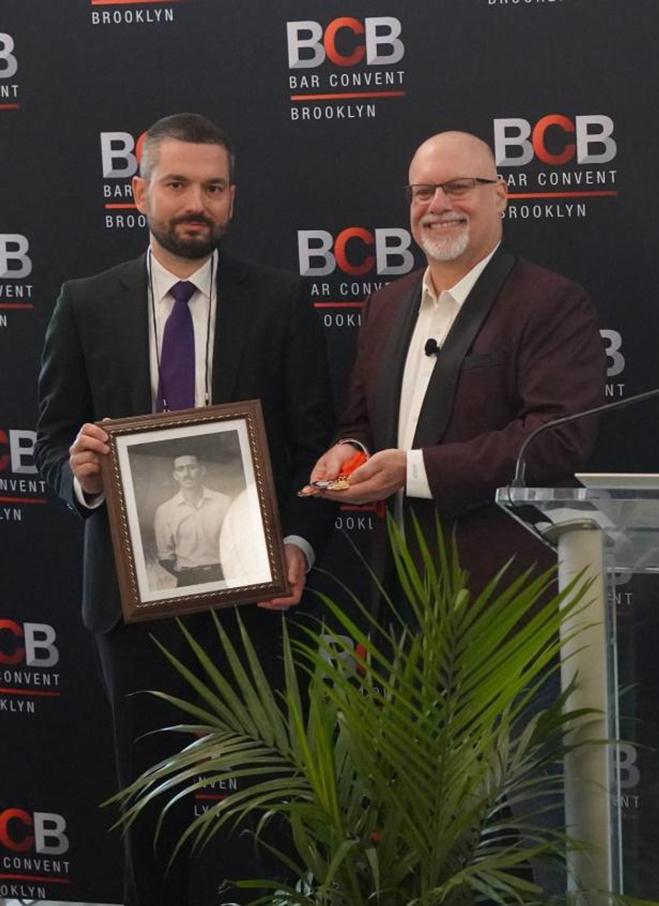 Srpska rakija najbolja na svetu: Šljivovica iz sela Viševac osvojila ...