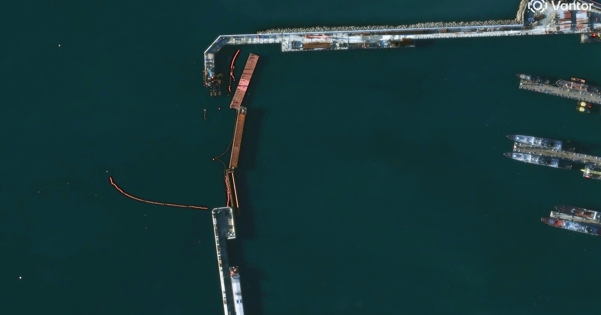 Satellite images show Russia fortified a port against Ukrainian drone boats. One broke through ...