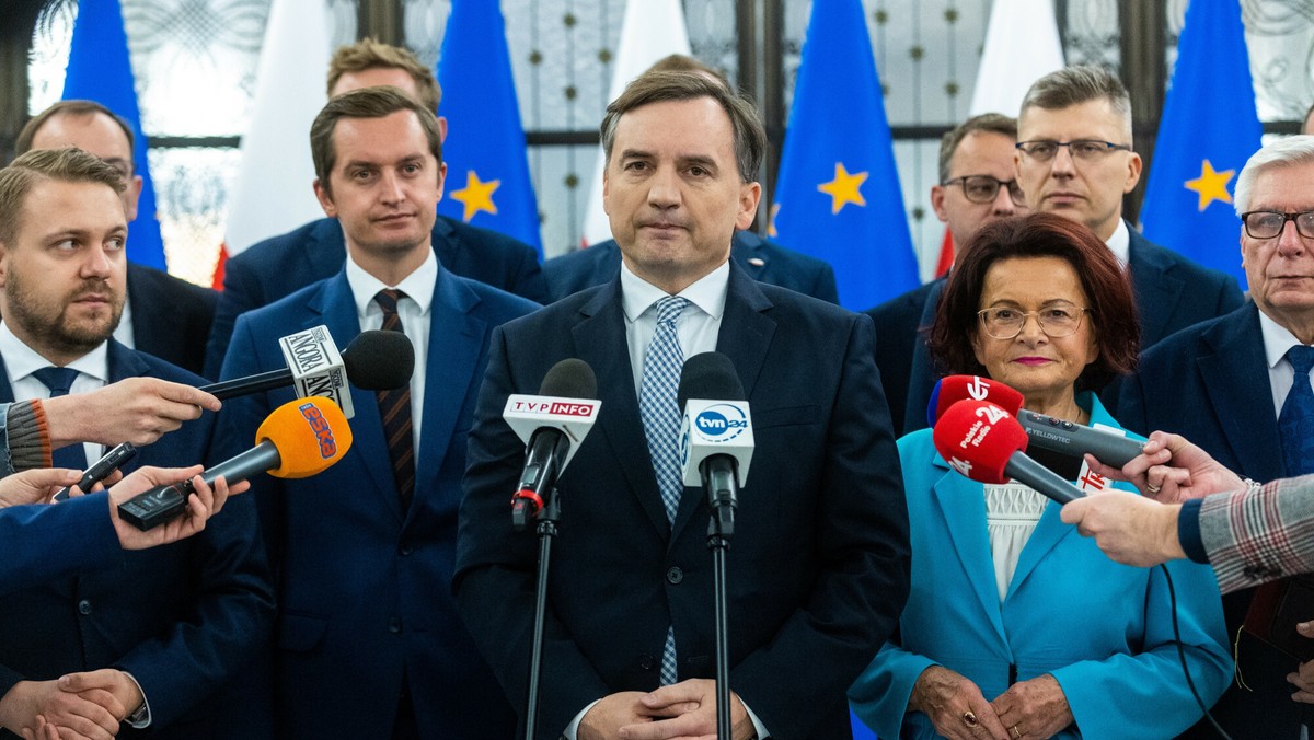 Partia Zbigniewa Ziobry odpiera zarzuty sejmowego zespołu Romana Giertycha - Wiadomości