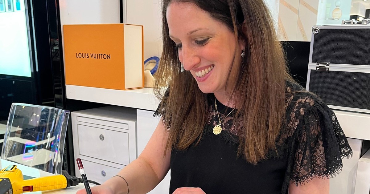 How a former news producer turned her passion for art into a full-time ...