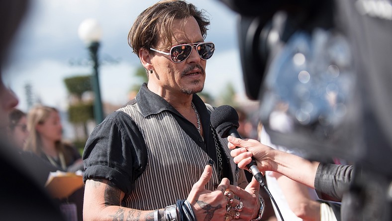 Bardzo chudy Johnny Depp na zdjęciach z trasy koncertowej - Film