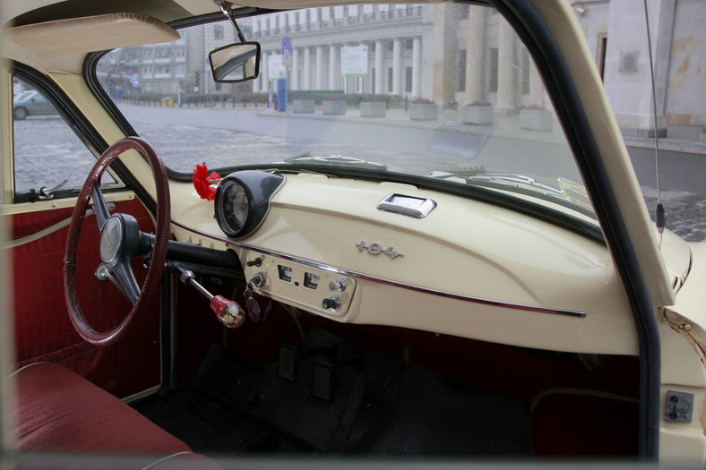 Najładniejsze samochody z okresu PRL. Wybraliśmy 12 modeli