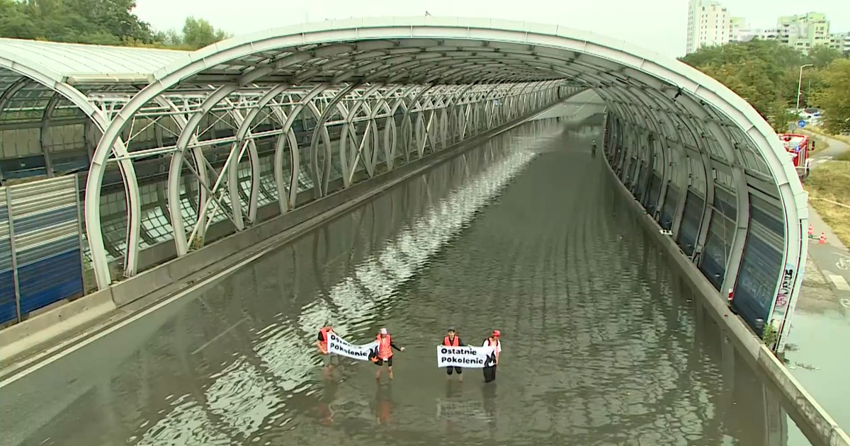 Ulice Warszawy pod wodą. Trasa S8 zalana [NAGRANIE] - Wiadomości