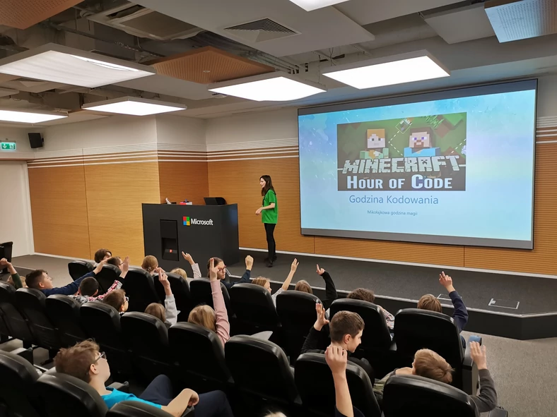 "Młodziaki" uczą się programowania, grając w... Minecrafta. Tak ...