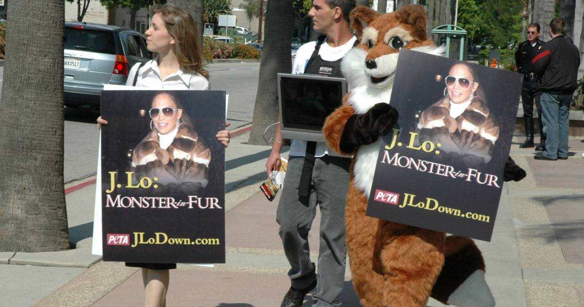 Dzień bez futra - 7 słynnych akcji PETA - Noizz