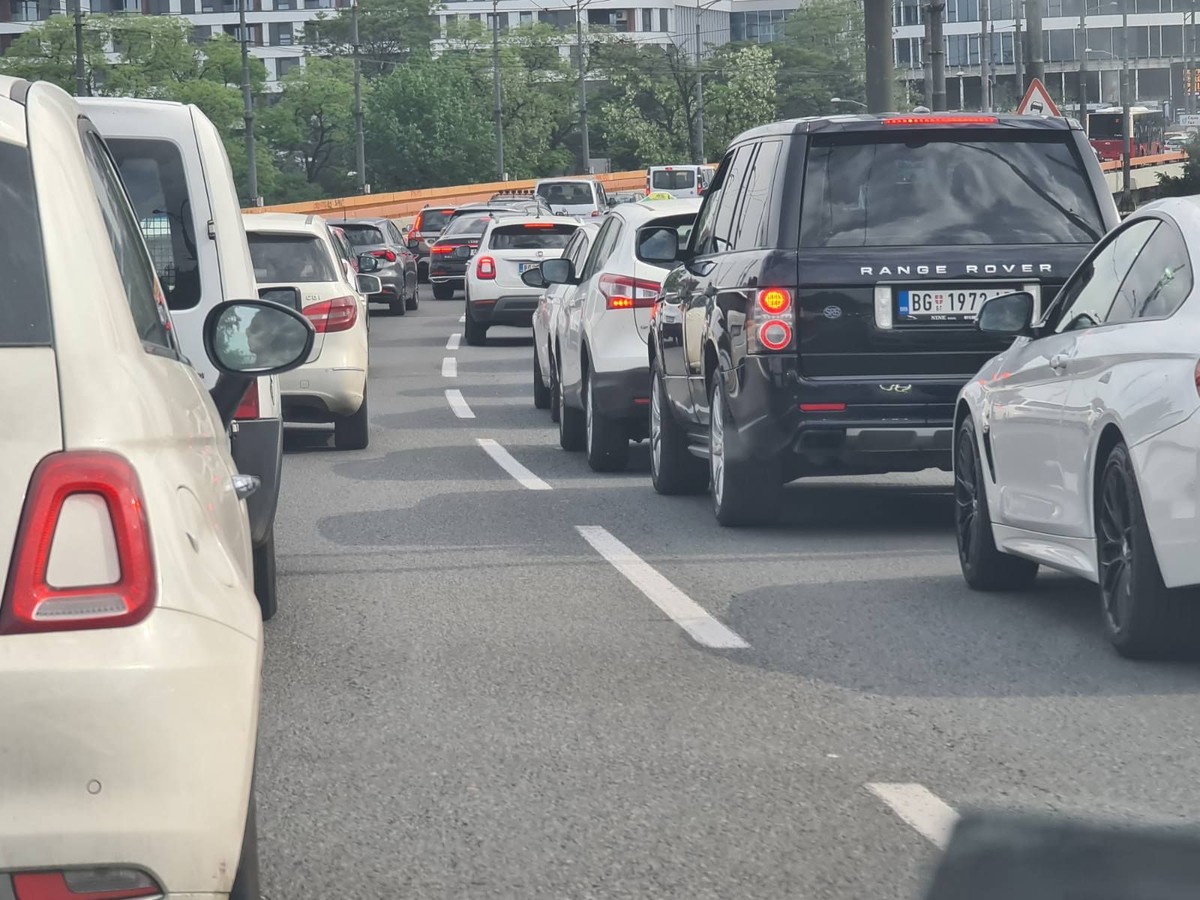 Jutarnji kolaps u Beogradu: Na mostovima vozila mile, gužva i na ... Jutarnji kolaps u Beogradu: Na mostovima vozila mile, gužva i na ...