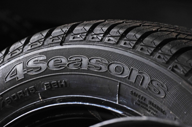 Trzy rodzaje opon zimowych – i nie chodzi o cenę. Jakich unikać?